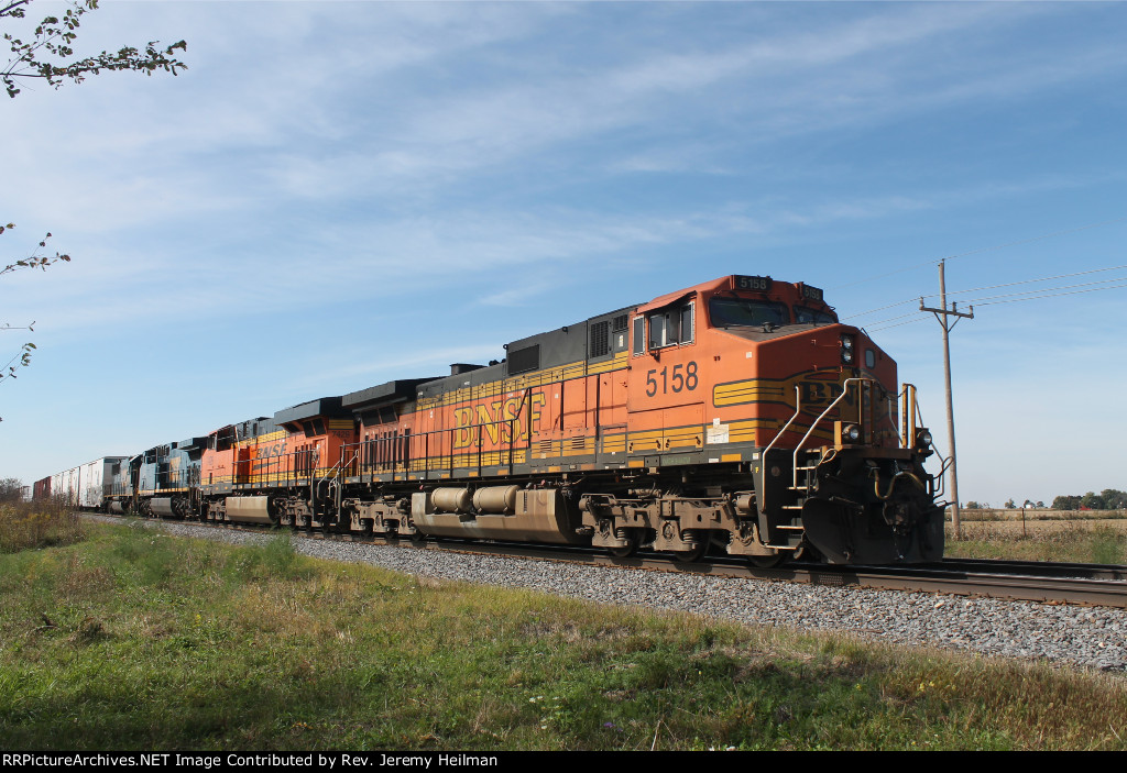 BNSF 5158 & others (1)